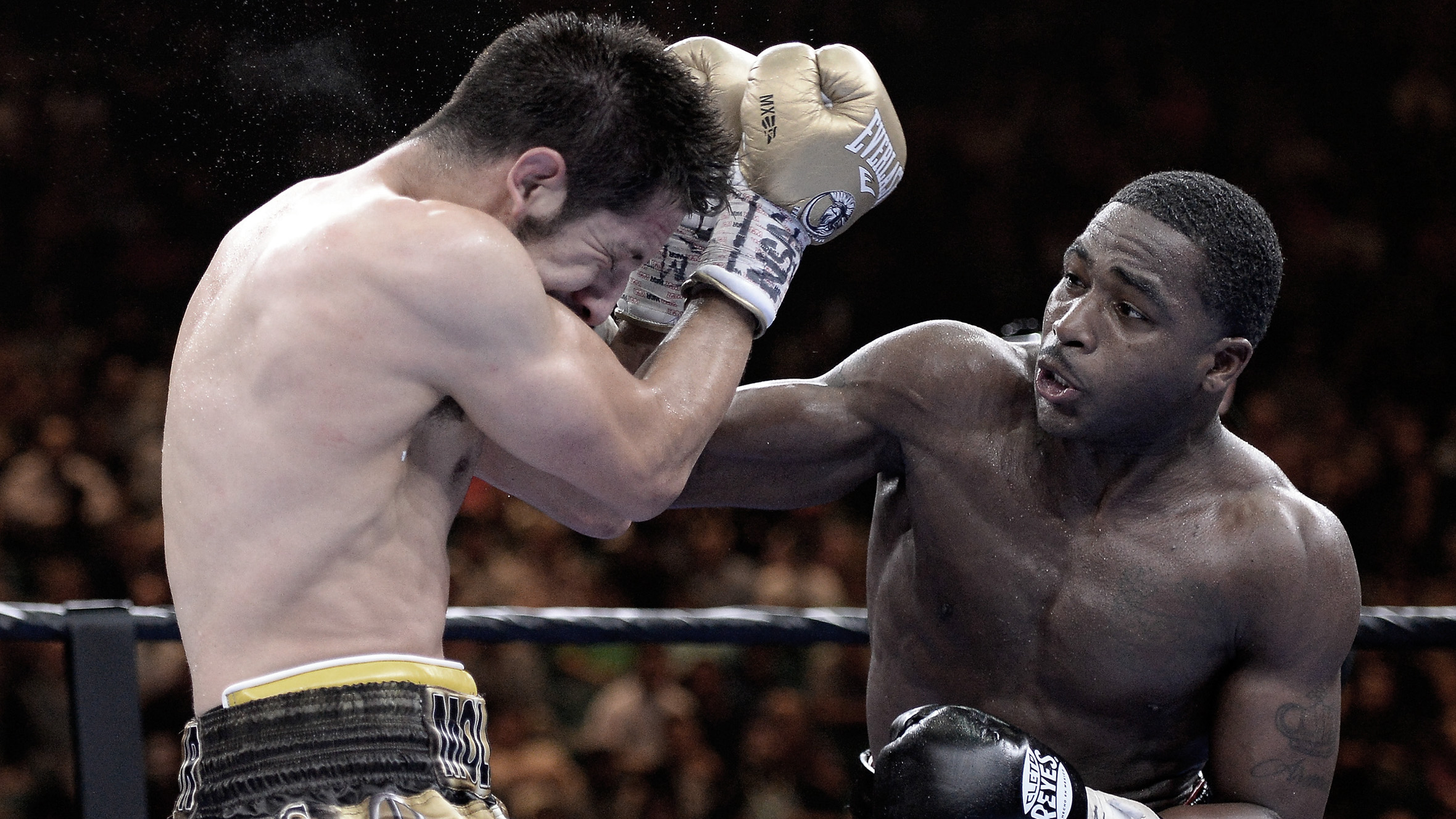 The Moment: Late rounds define dominating win by Adrien Broner