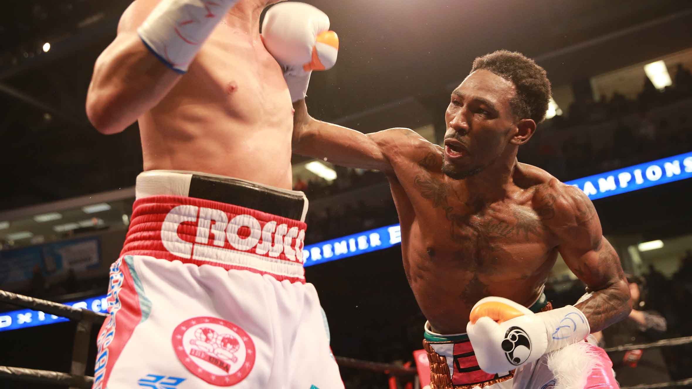 Easter powers his way past Cruz, retains 135-pound world championship