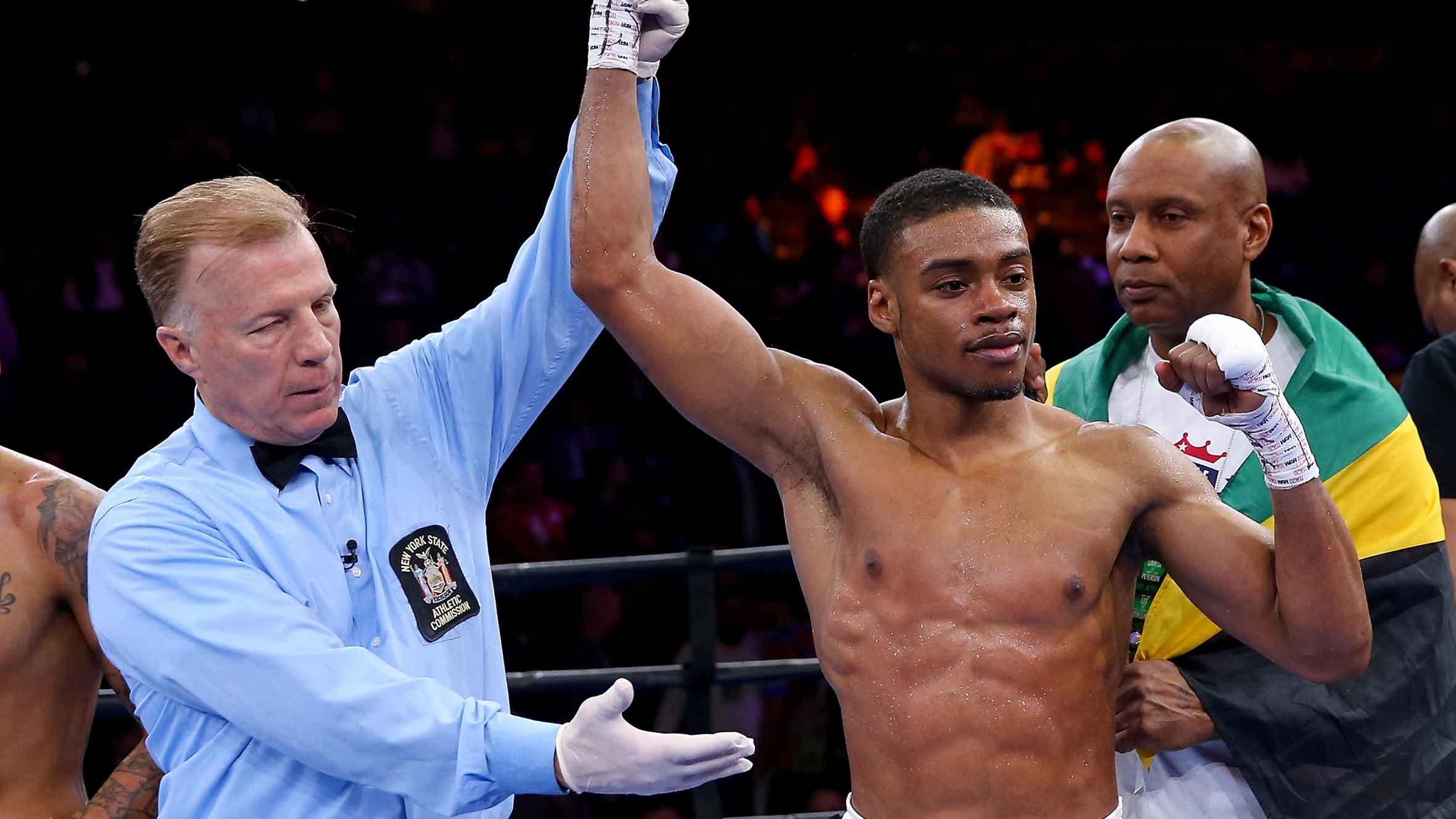 Errol Spence Jr. brutally outguns Samuel Vargas en route to TKO victory