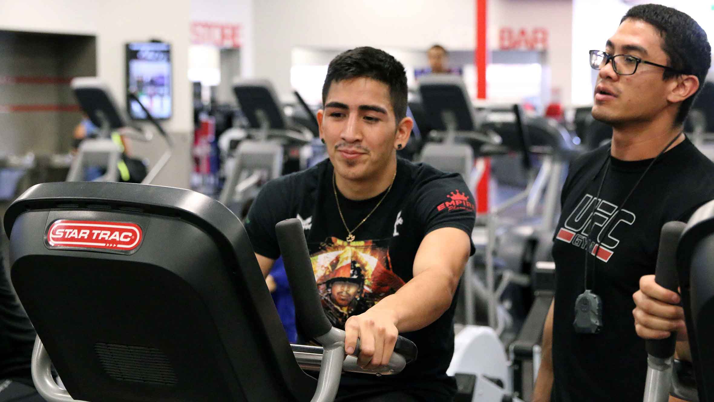 Trainer Tuesday: Andy Aguilar bulks up Leo Santa Cruz