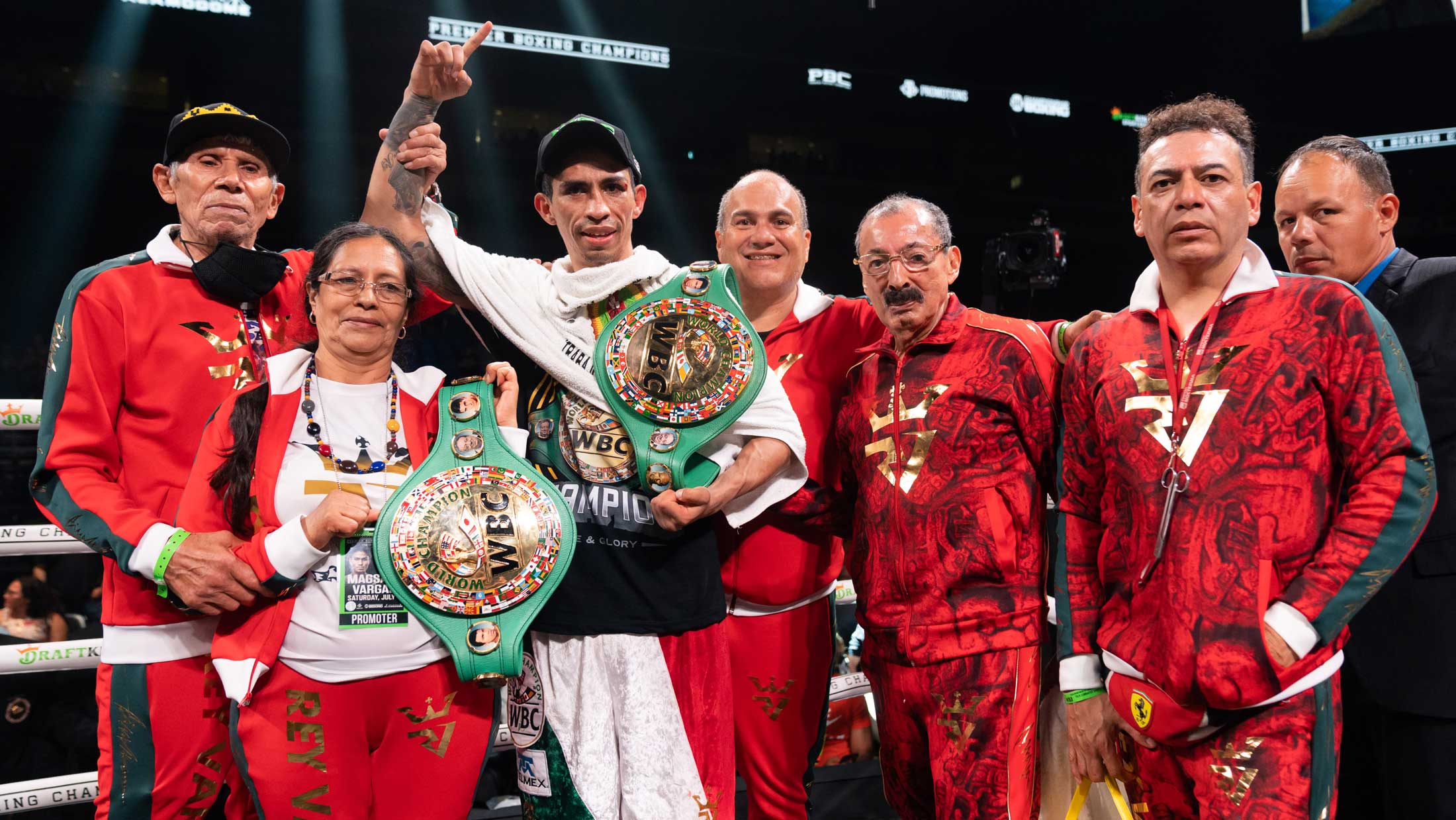Rey Vargas Outpoints Mark Magsayo, Becomes Two-Division Champ