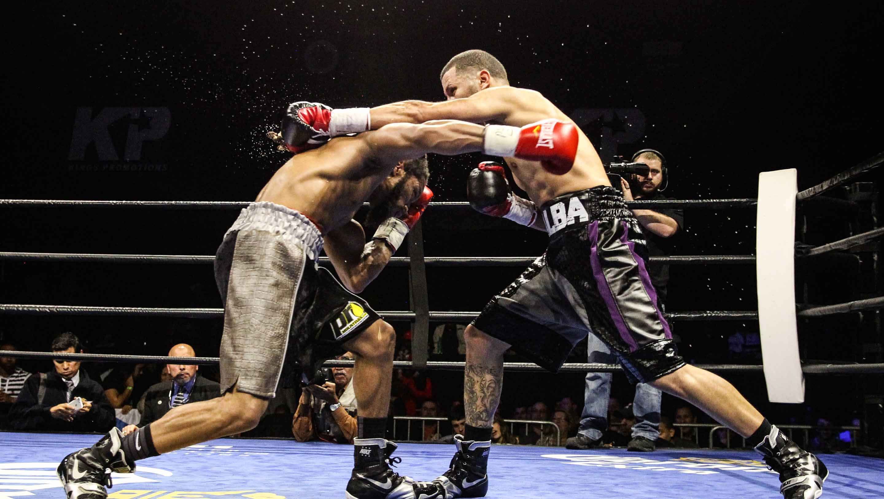 Douglas vs De Alba full fight: December 29, 2015