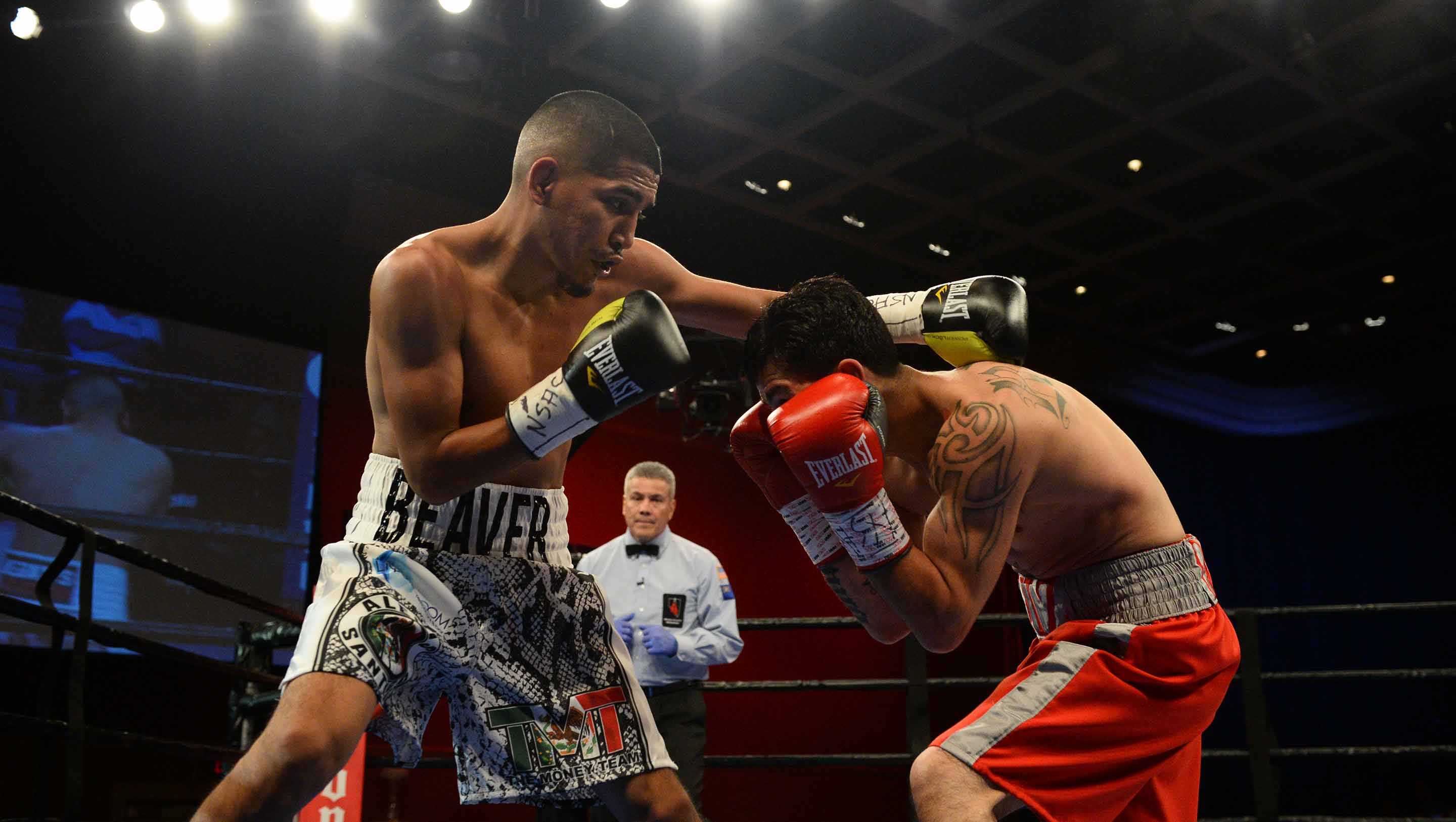 Fight Videos - Santiago vs Ruiz | Feb 16, 2016